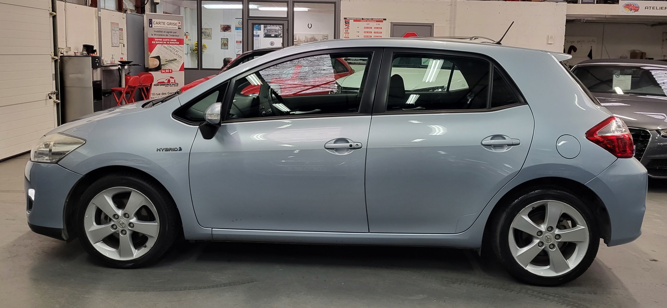 TOYOTA Auris Phase 2 Boite Auto 1.8 VVT-i HSD Full-Hybrid 16v 100cv Exécutive Connect (Caméra ...