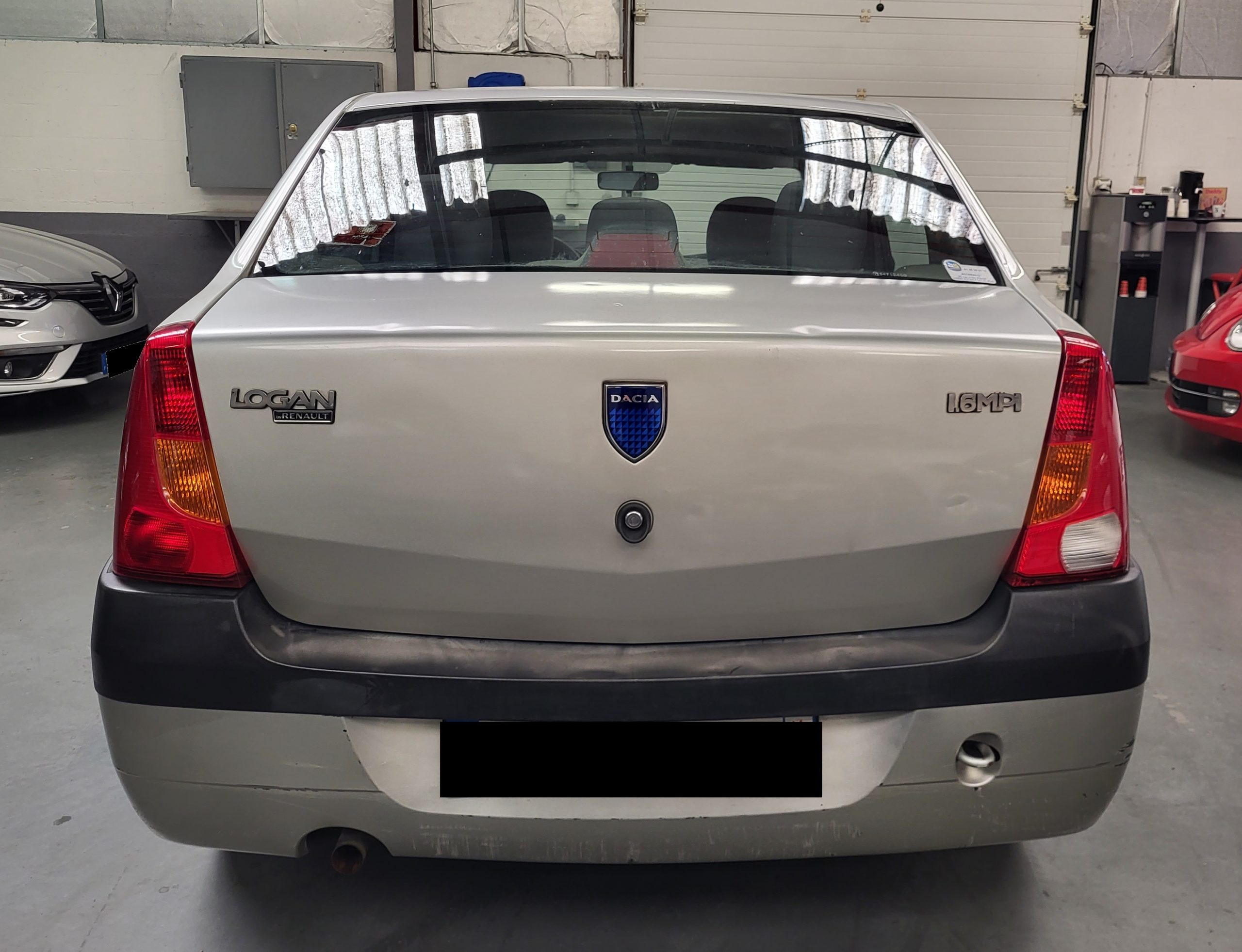 DACIA Logan 1.6 MPi 90cv Lauréate - Performance Auto, achat vente ...