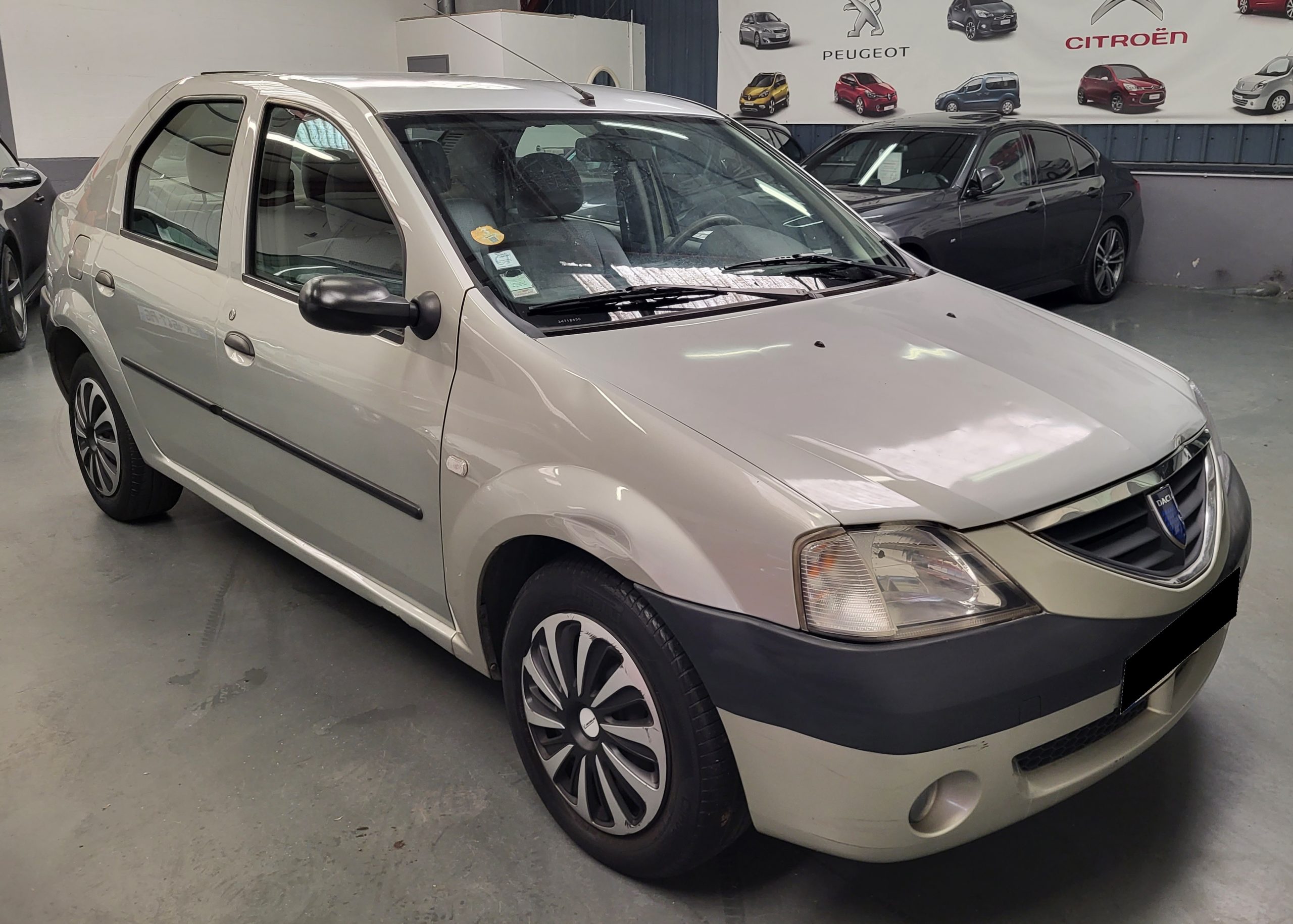 DACIA Logan 1.6 MPi 90cv Lauréate - Performance Auto, achat vente ...